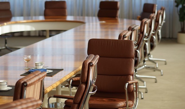 Meeting: Wie gestalte ich den perfekten Sitzungsraum für meine Firma ...